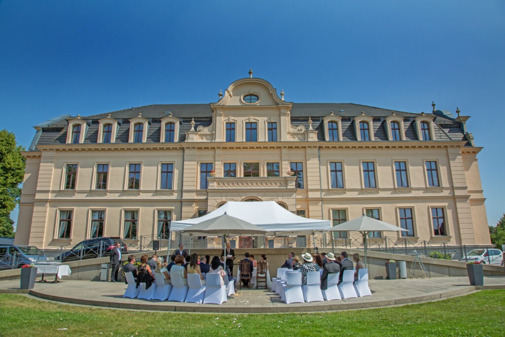 Startseite - Schloss Ribbeck GmbH